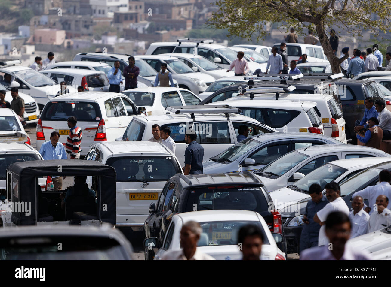Amer, India. The overcrowded parking Stock Photo - Alamy