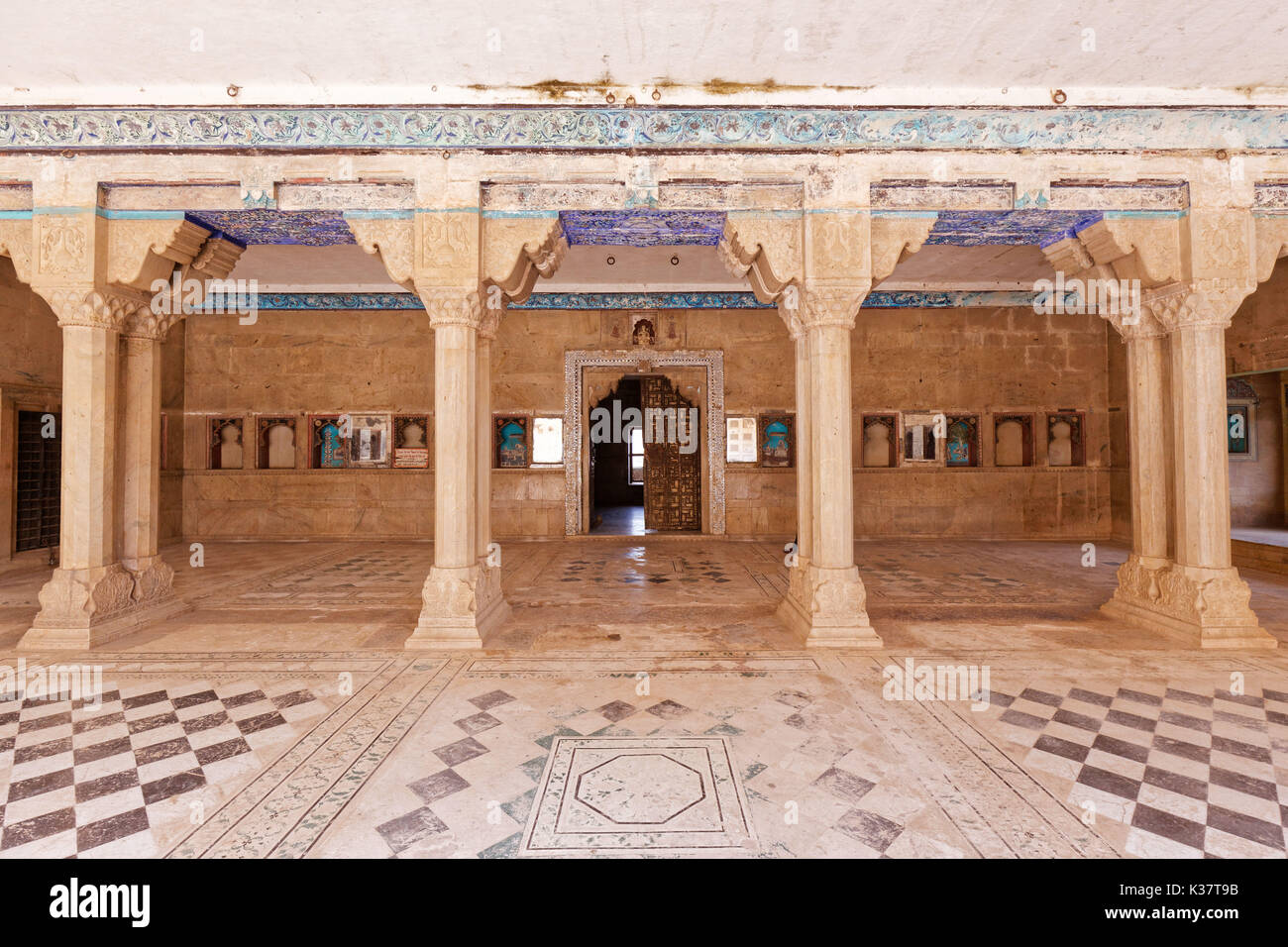 Garh palace hi-res stock photography and images - Alamy