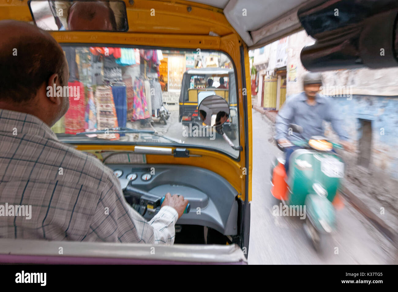 India rickshaw run hi-res stock photography and images - Alamy