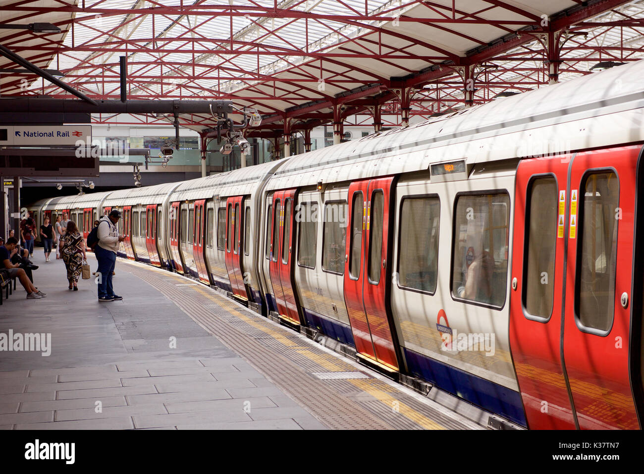 Metropolitan Line train at Farringdon Underground station in London ...