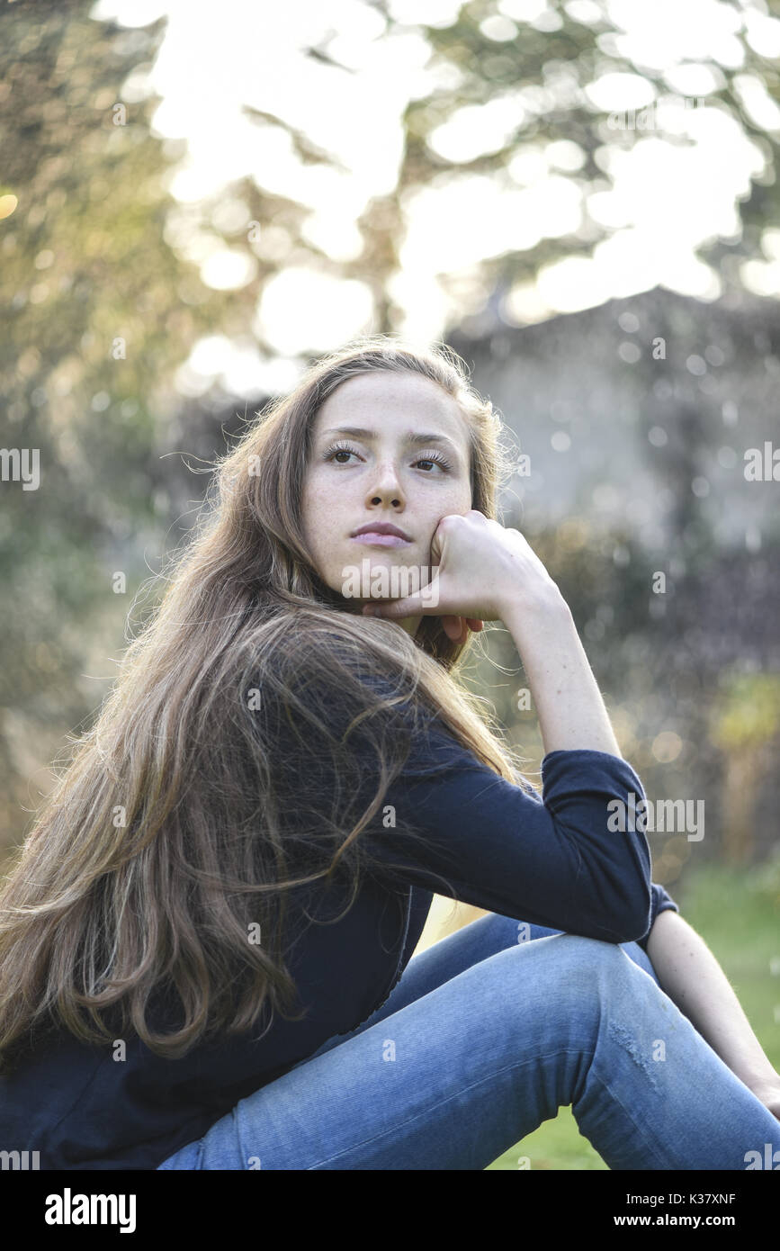 Headless model hi-res stock photography and images - Alamy