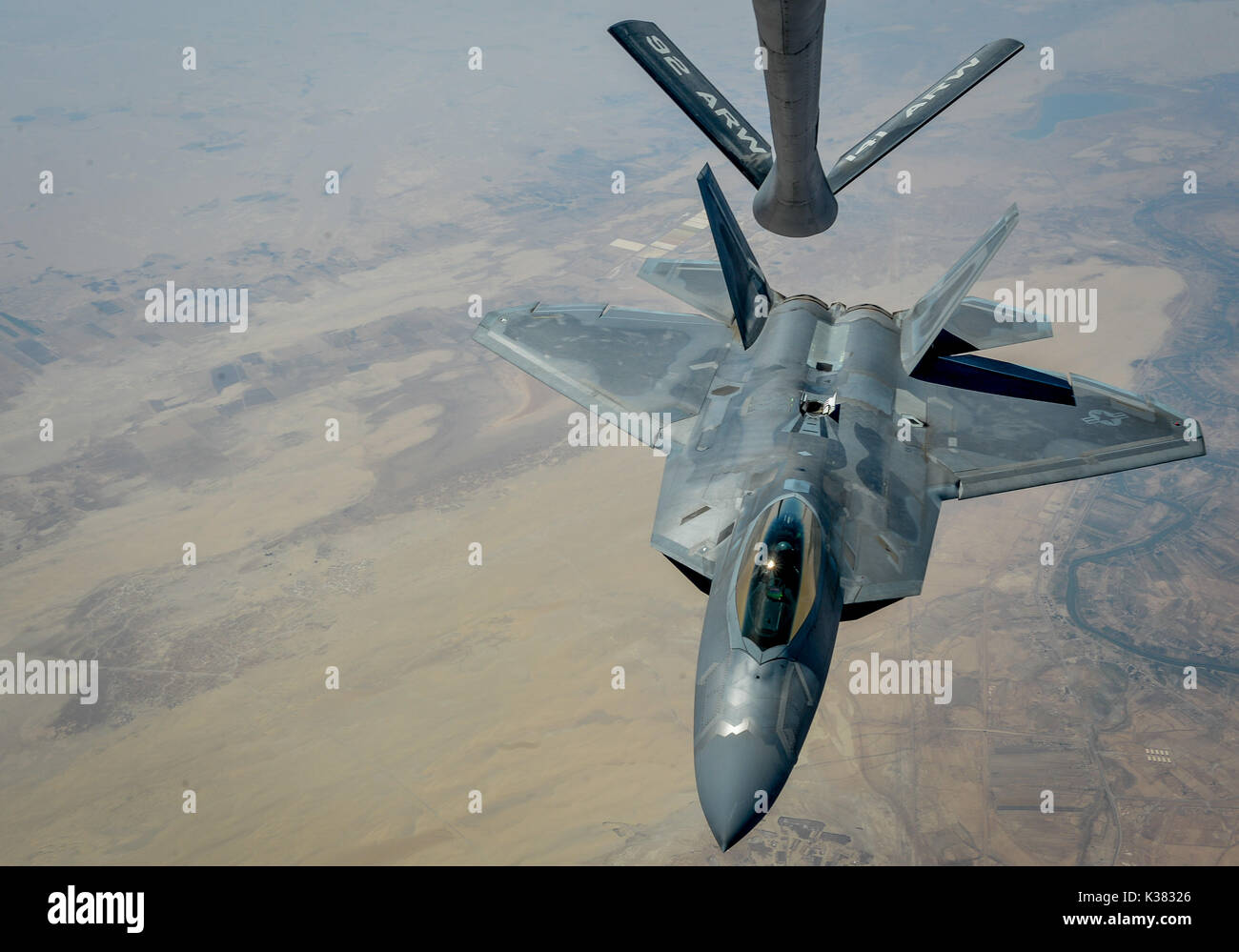Aerial refueling operation hi-res stock photography and images - Alamy