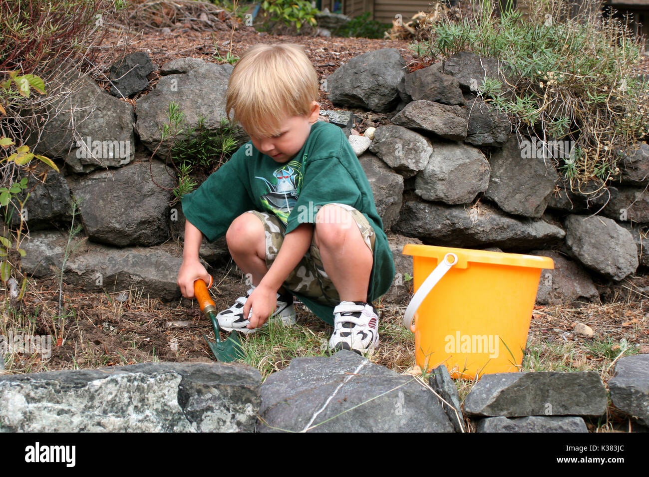 Child working outside hi-res stock photography and images - Alamy