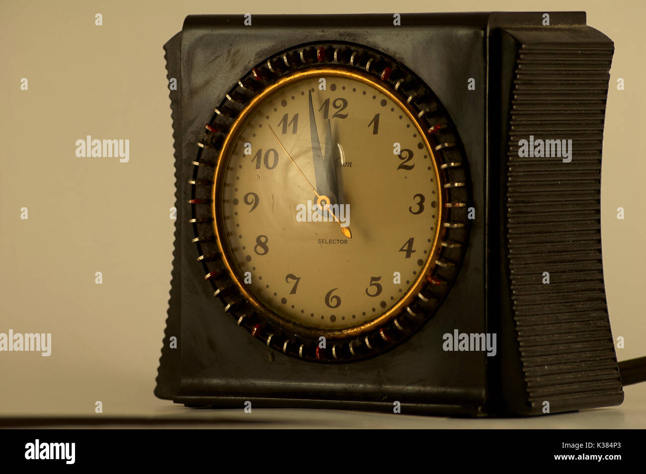 Bakelite clock hi-res stock photography and images - Alamy