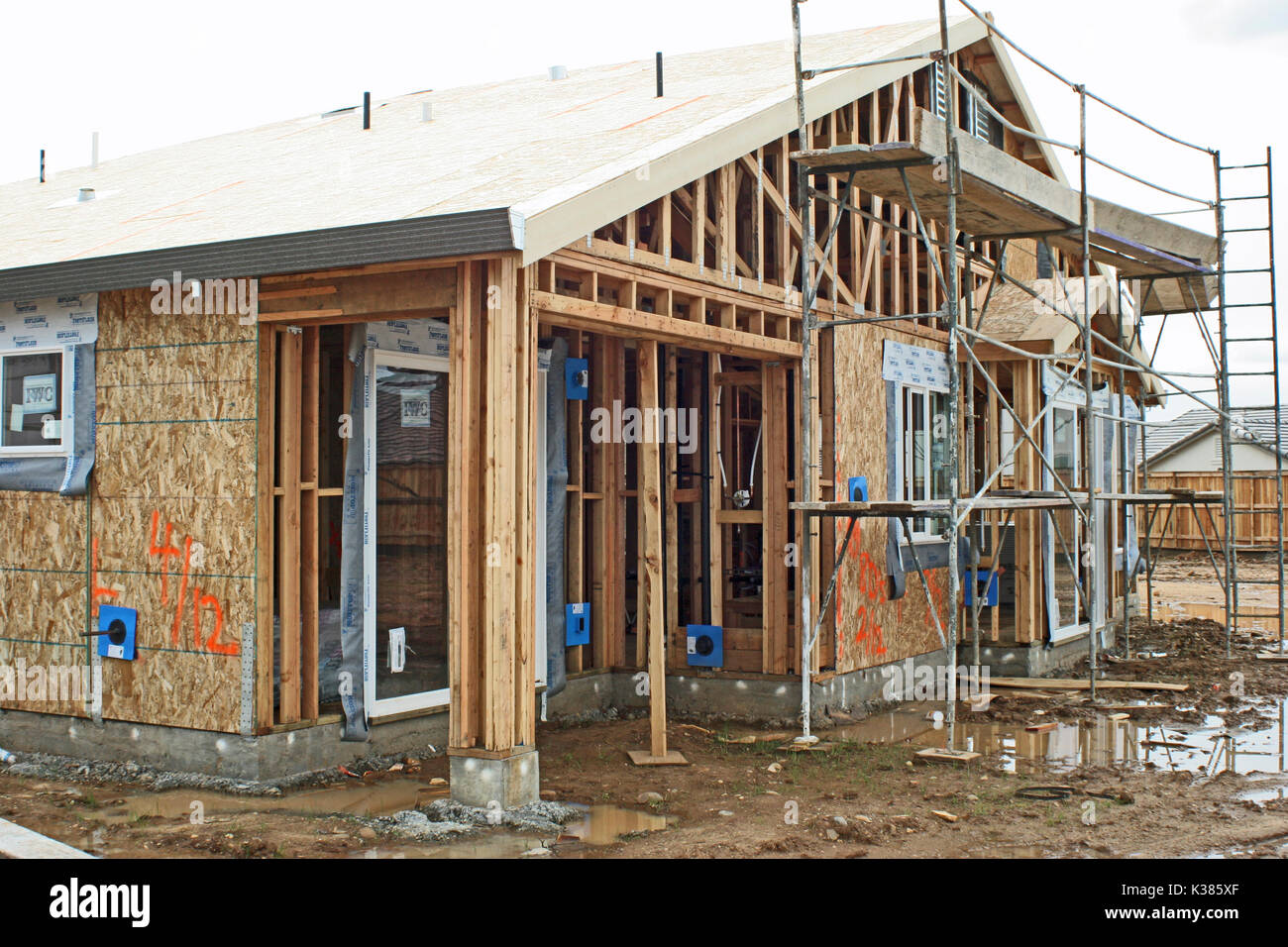 House under construction exterior hi-res stock photography and images ...