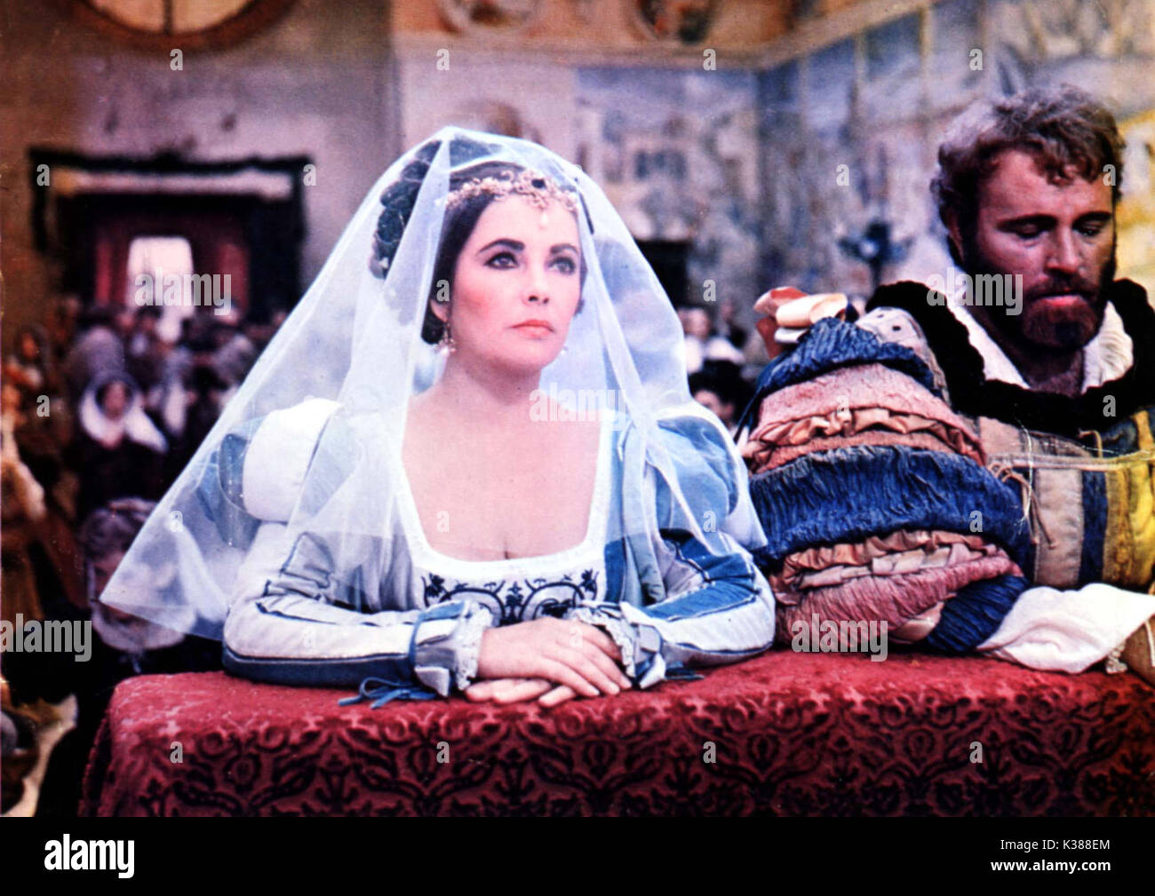THE TAMING OF THE SHREW ELIZABETH TAYLOR, RICHARD BURTON Date: 1967 Stock Photo - Alamy