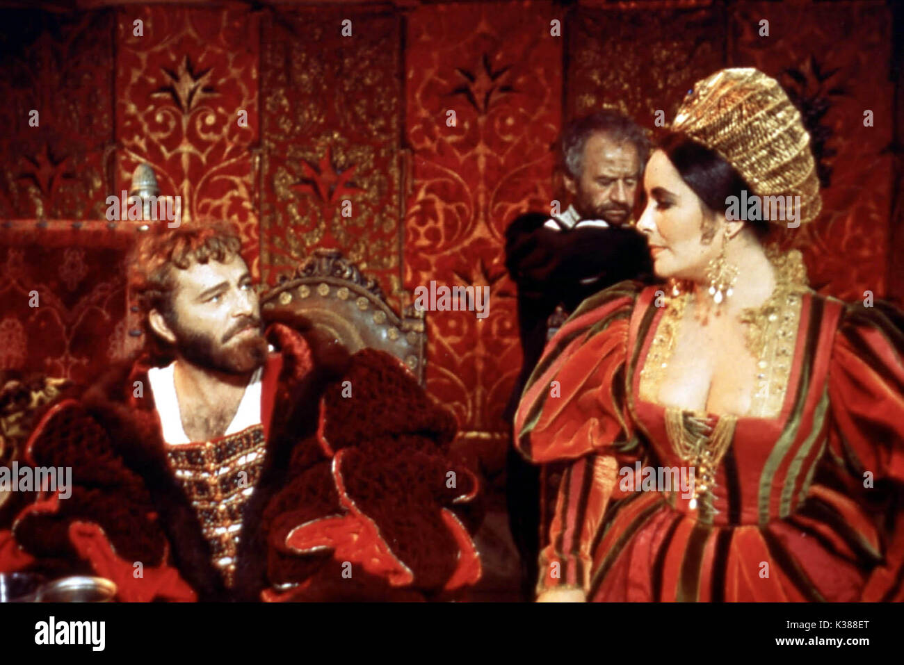 THE TAMING OF THE SHREW RICHARD BURTON, ELIZABETH TAYLOR Date: 1967 Stock Photo - Alamy