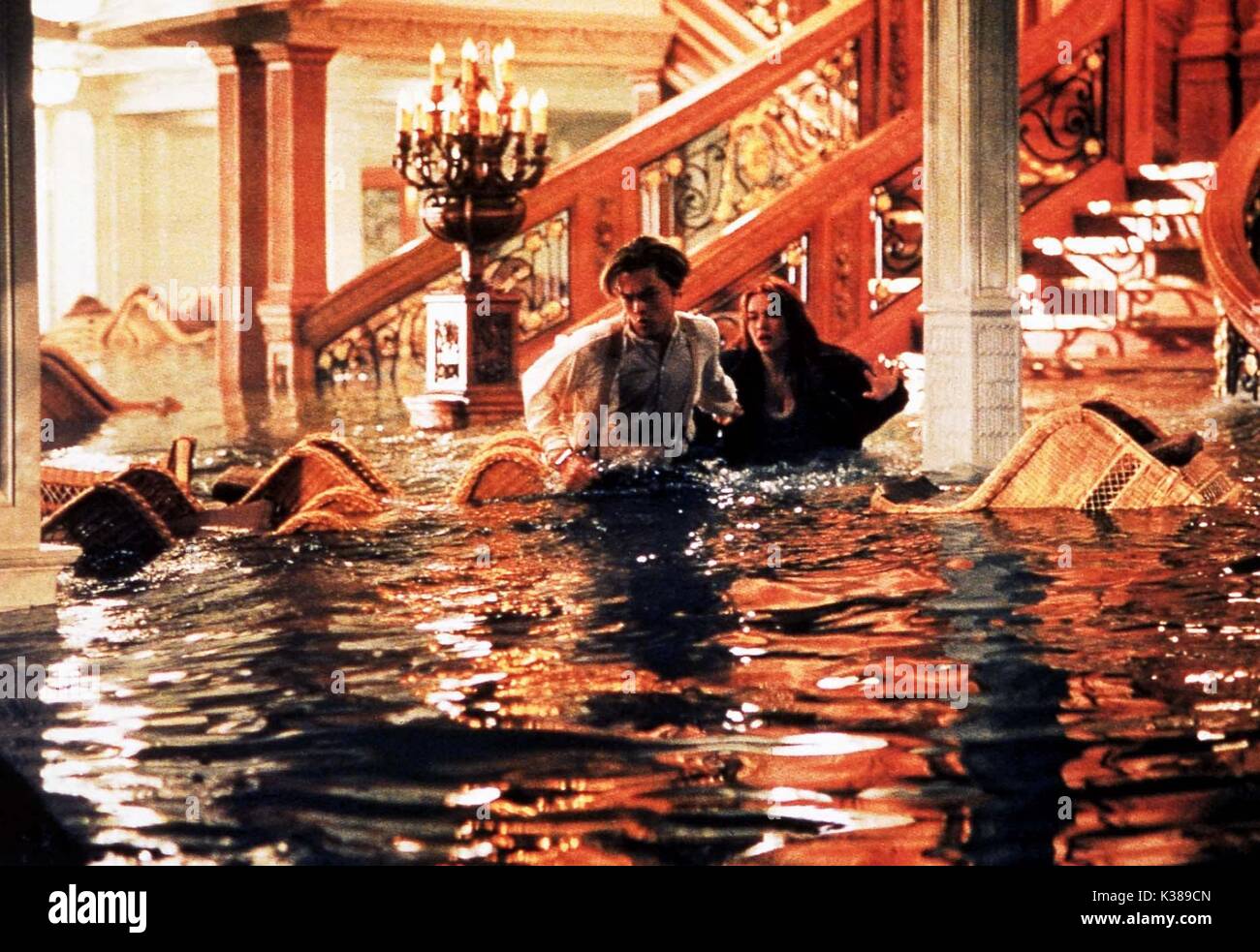 Kate winslet leonardo titanic hi-res stock photography and images - Alamy