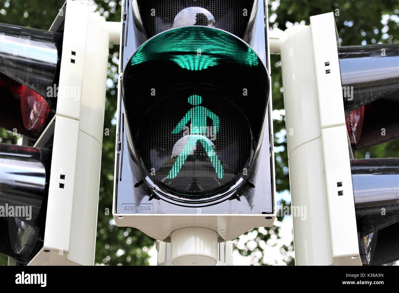 Green Man Traffic Light Pedestrian Stock Photos & Green Man Traffic ...