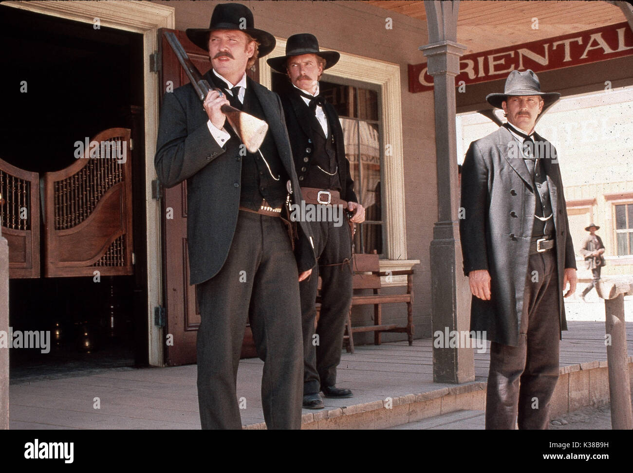 WYATT EARP (US 1994 MICHAEL MADSEN, LINDEN ASHBY, KEVIN COSTNER Stock ...