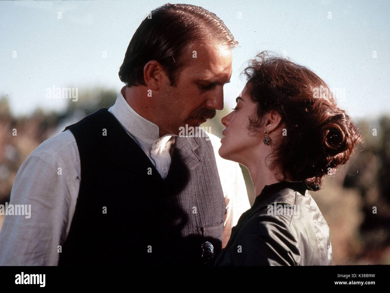 WYATT EARP (US 1994 KEVIN COSTNER, JOANNA GOING Stock Photo - Alamy