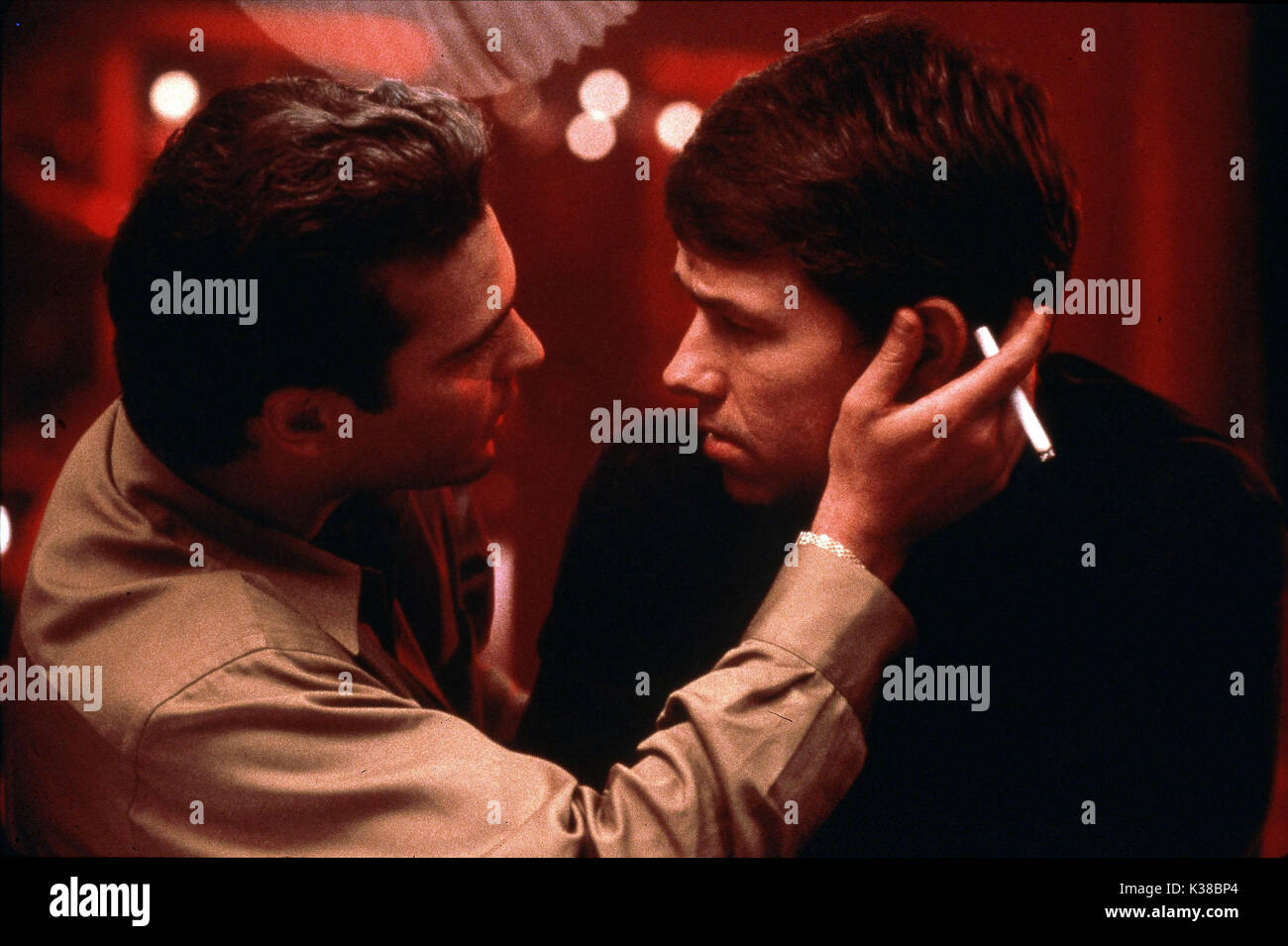 THE YARDS INDUSTRY ENTERTAINMENT/MIRAMAX FILMS JOAQUIN PHOENIX, MARK ...