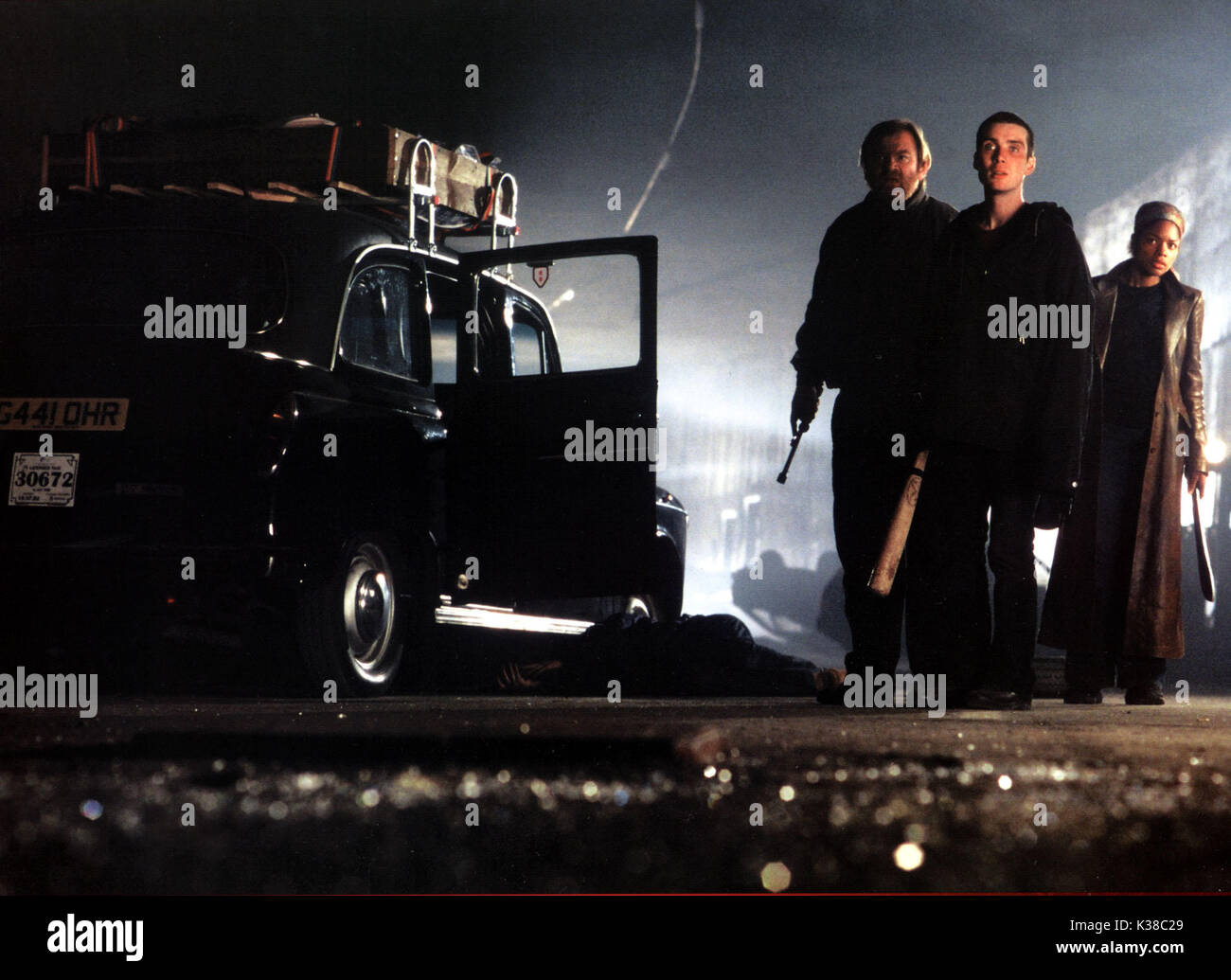 28 DAYS LATER BRENDAN GLEESON, CILLIAN MURPHY AND NAOMIE HARRIS Date ...