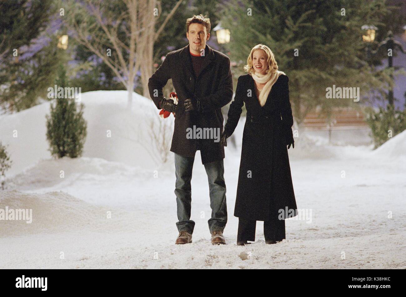 SURVIVING CHRISTMAS BEN AFFLECK, CHRISTINA APPLEGATE Date: 2004 Stock ...