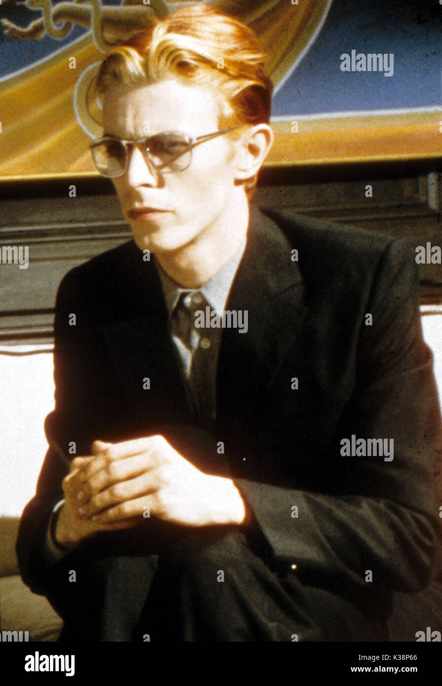 THE MAN WHO FELL TO EARTH DAVID BOWIE Date: 1976 Stock Photo - Alamy