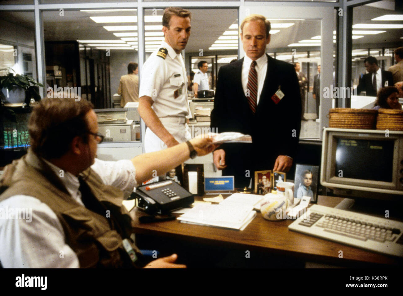 Kevin costner no way out hi-res stock photography and images - Alamy