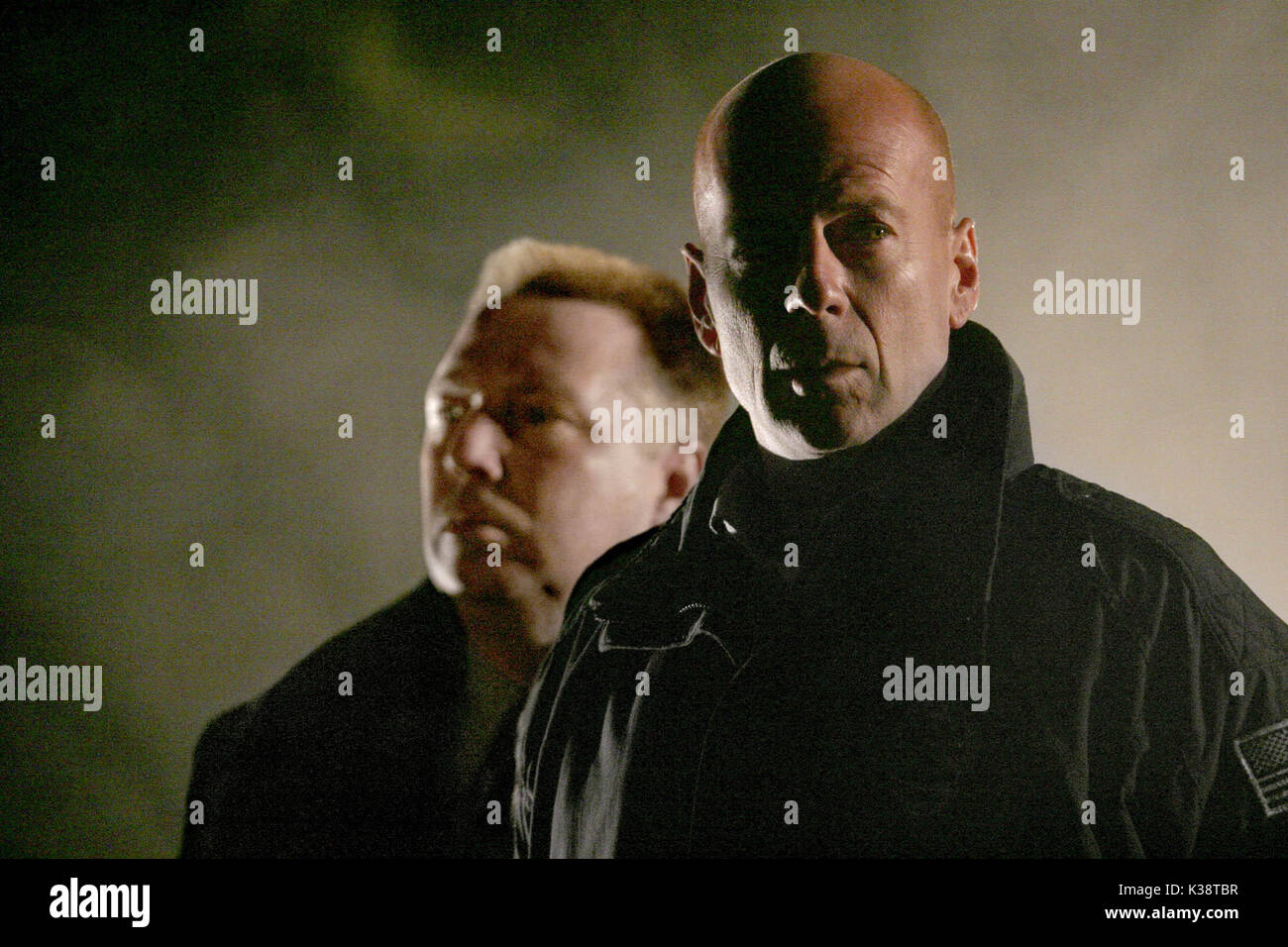 HOSTAGE BRUCE WILLIS Date: 2005 Stock Photo - Alamy