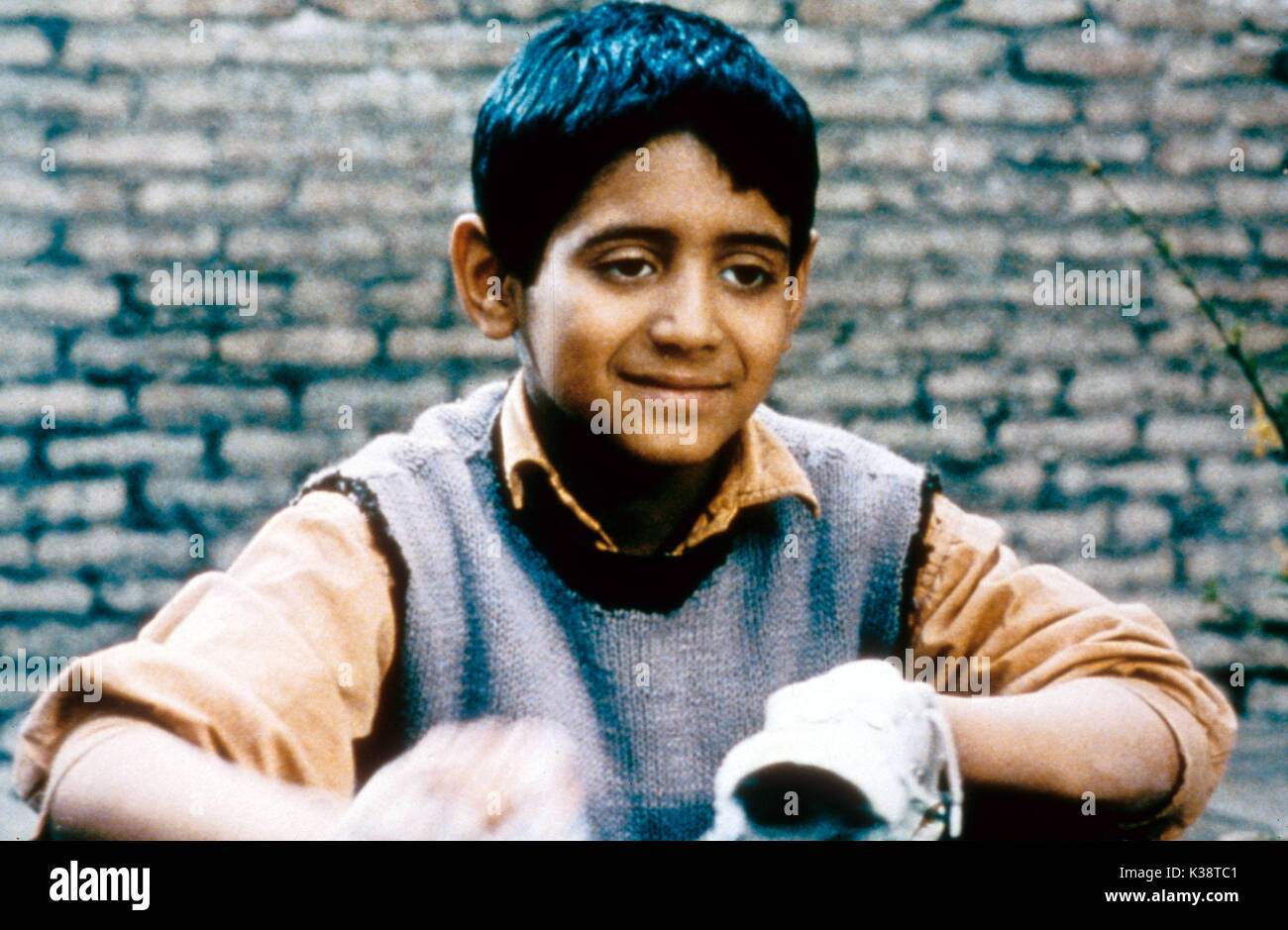 CHILDREN OF HEAVEN AMIR FARROKH HASHEMIAN Date: 1997 Stock Photo - Alamy