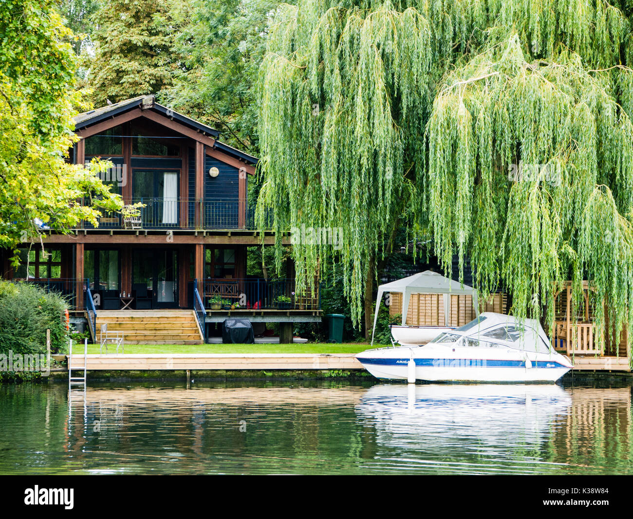 Luxury House, River Thames, Henley-on-Thames, Oxfordshire, England, UK ...
