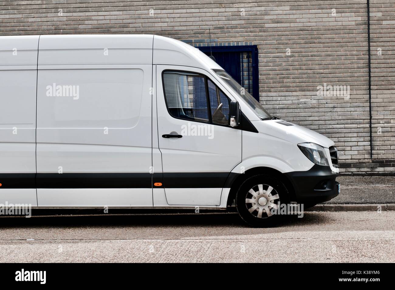 Delivery bus hi-res stock photography and images - Alamy