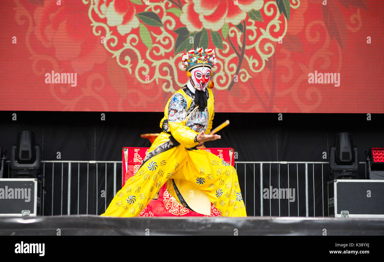 China peking opera performance hi-res stock photography and images - Alamy