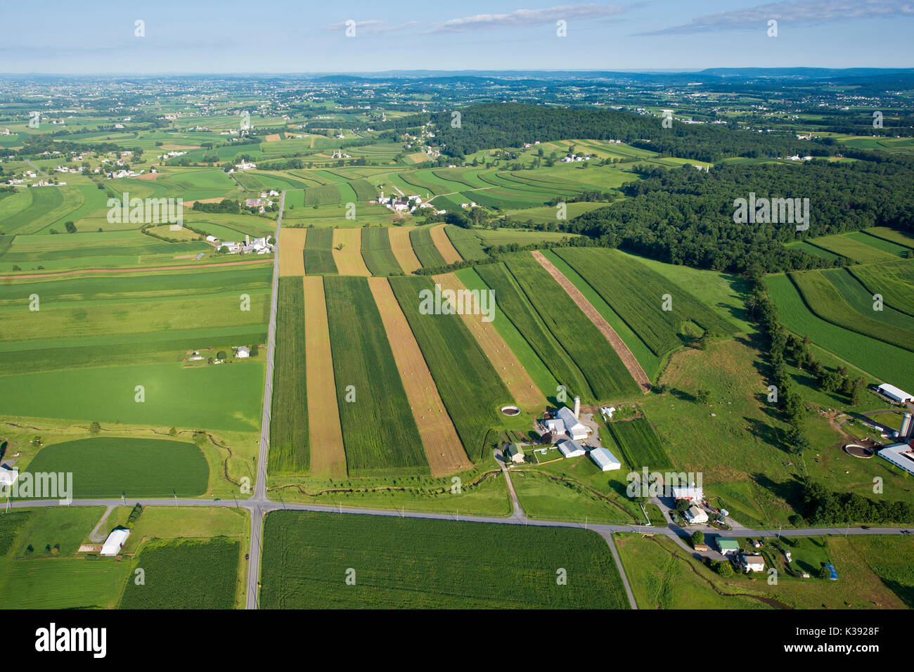 Contoured farm fields hi-res stock photography and images - Alamy