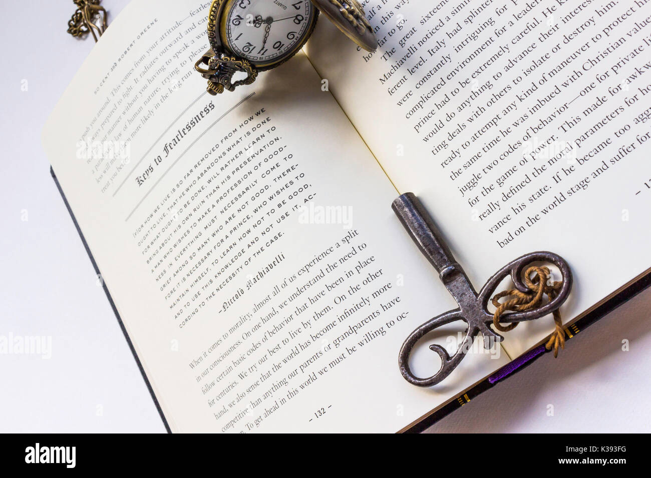 Open pocket watch hi-res stock photography and images - Alamy