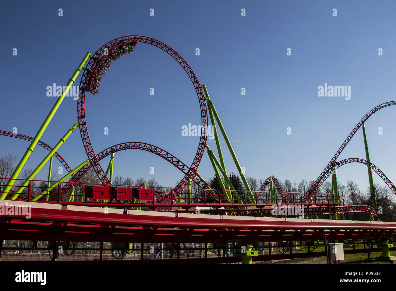 Roller coaster loop hi-res stock photography and images - Alamy