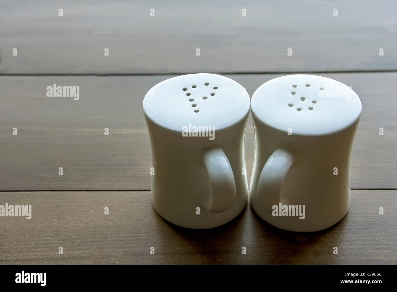 Antique salt pepper hi-res stock photography and images - Alamy