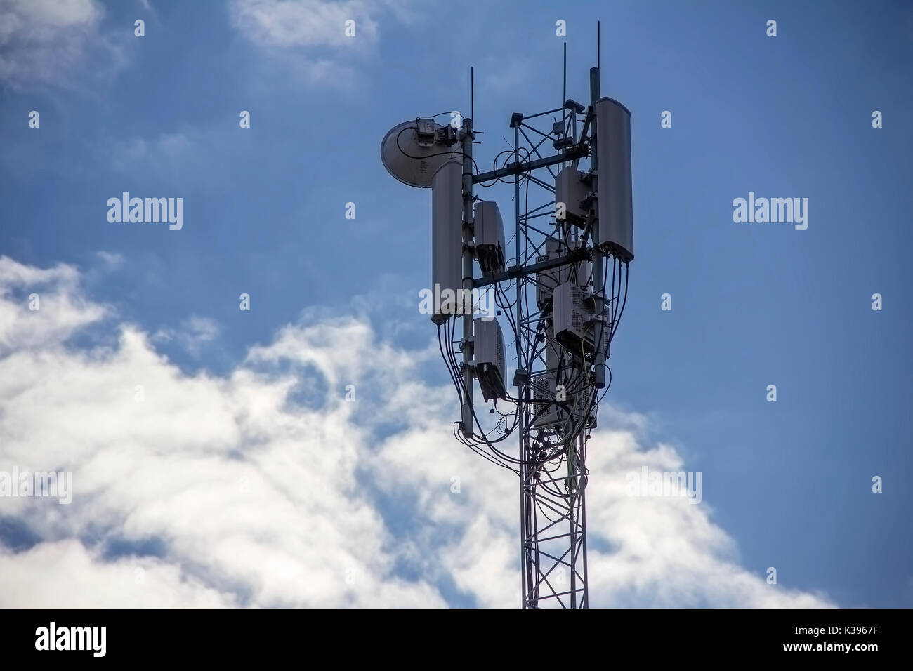 Cable tv tower hi-res stock photography and images - Alamy