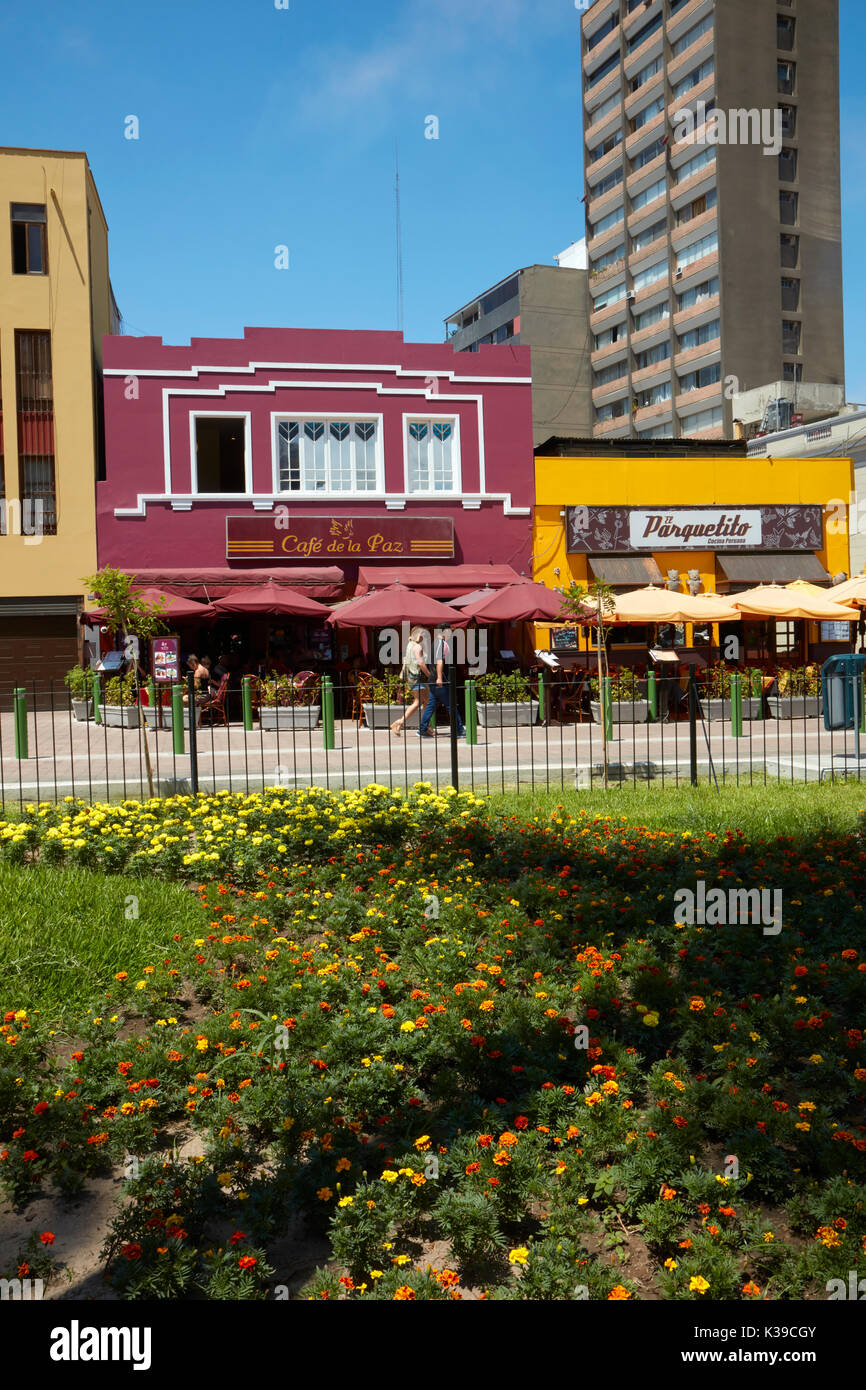 Parque kennedy restaurant lima peru hi-res stock photography and images ...