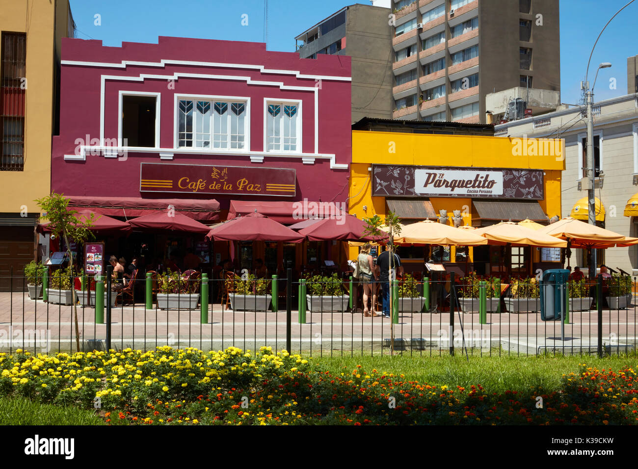 Parque kennedy restaurant lima peru hi-res stock photography and images ...