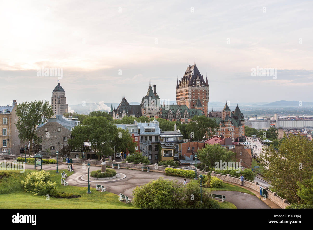 Canadian castle hotel hi-res stock photography and images - Alamy