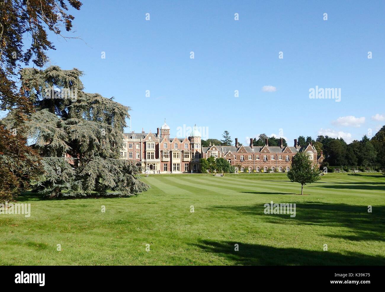 Where the Queen and the Royal Family Spends Christmas; Sandringham ...