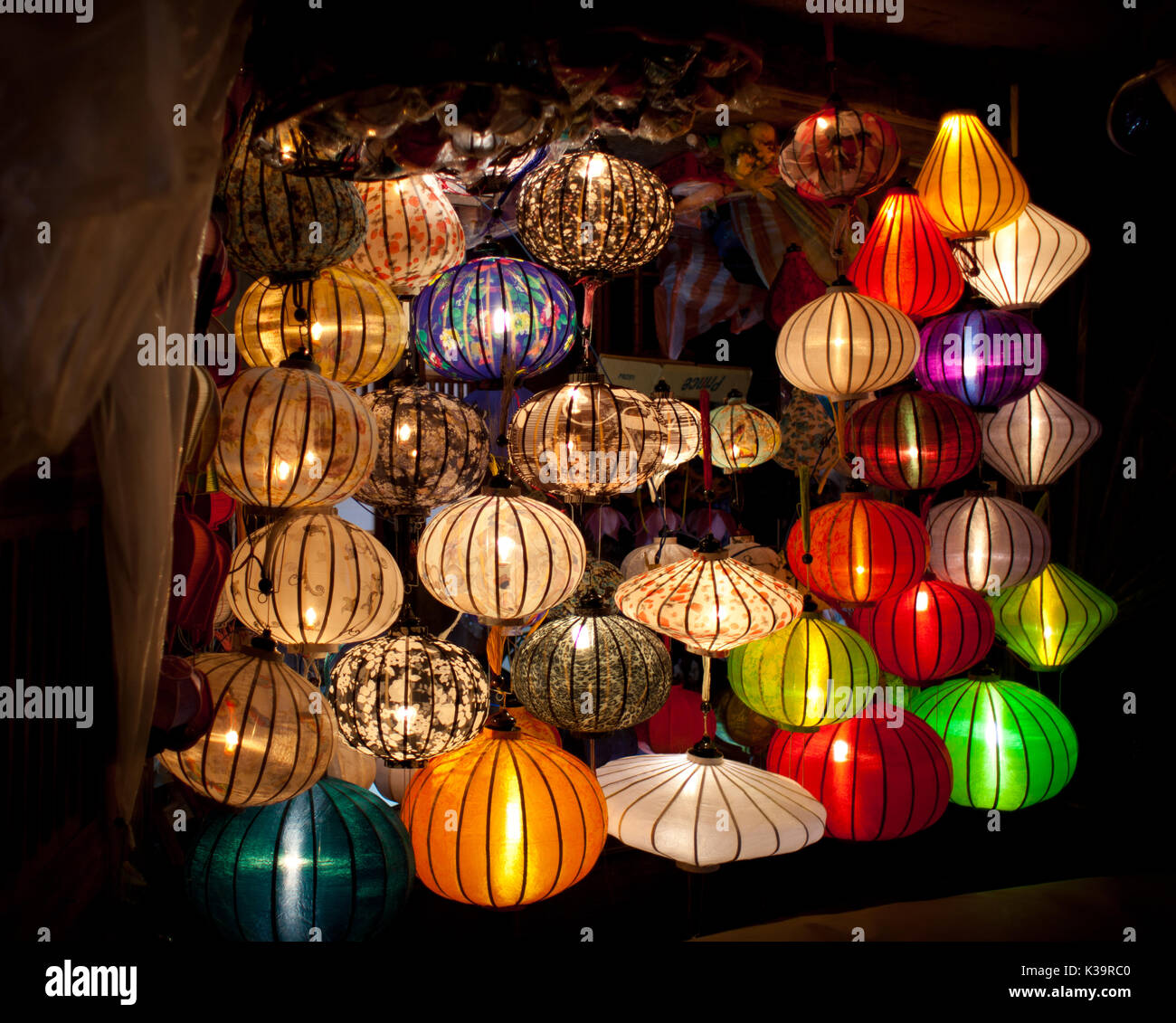 Lanterns in Vietnamese shop on Oct 27, 2011 Stock Photo - Alamy