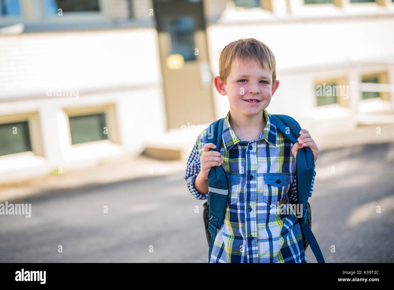 pre-school student going to school Stock Photo - Alamy