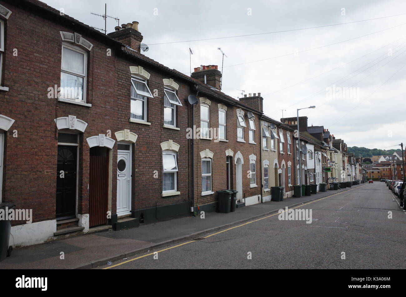 Row of terrace houses hi-res stock photography and images - Alamy