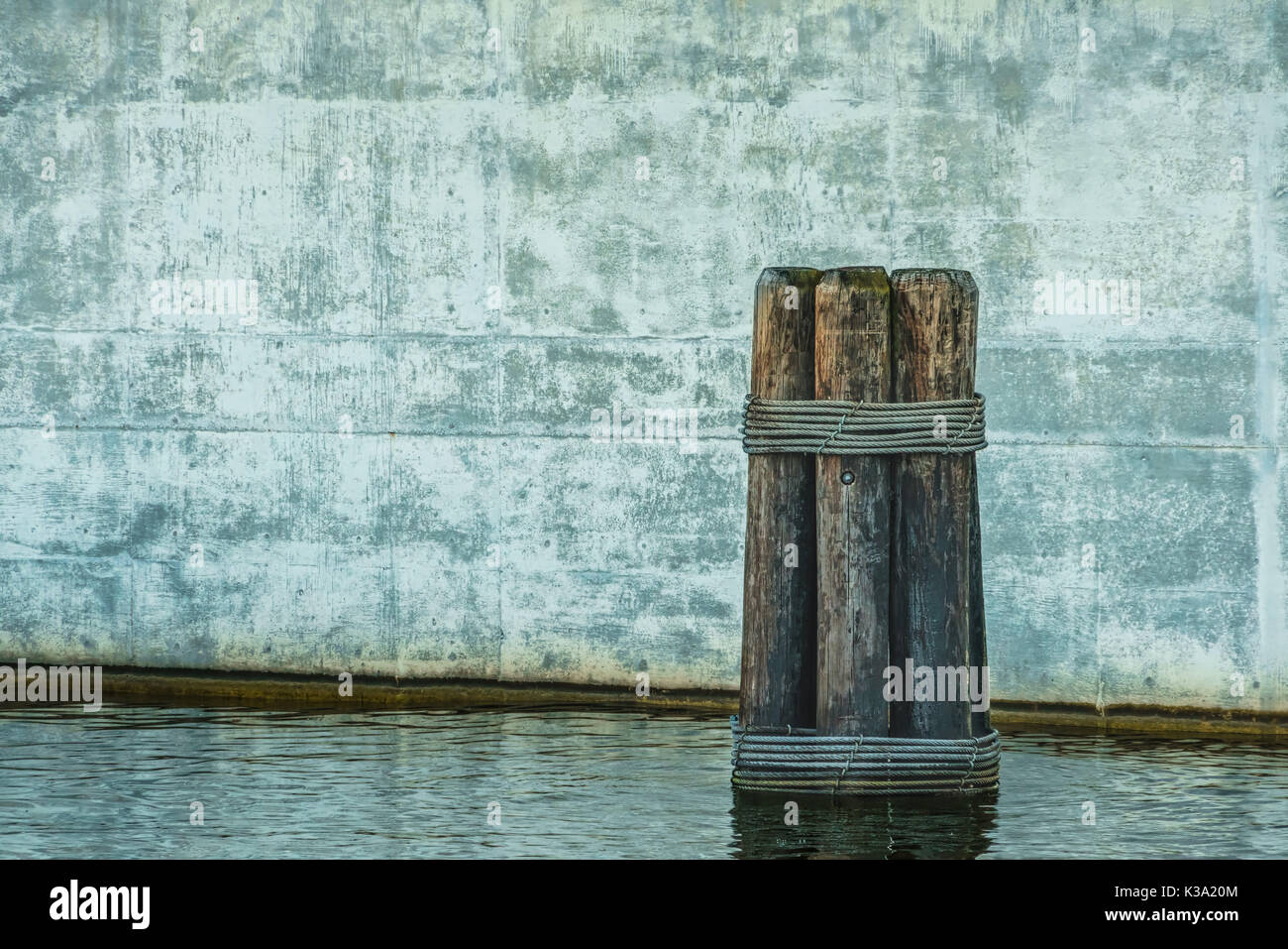 Piling with rope hi-res stock photography and images - Alamy