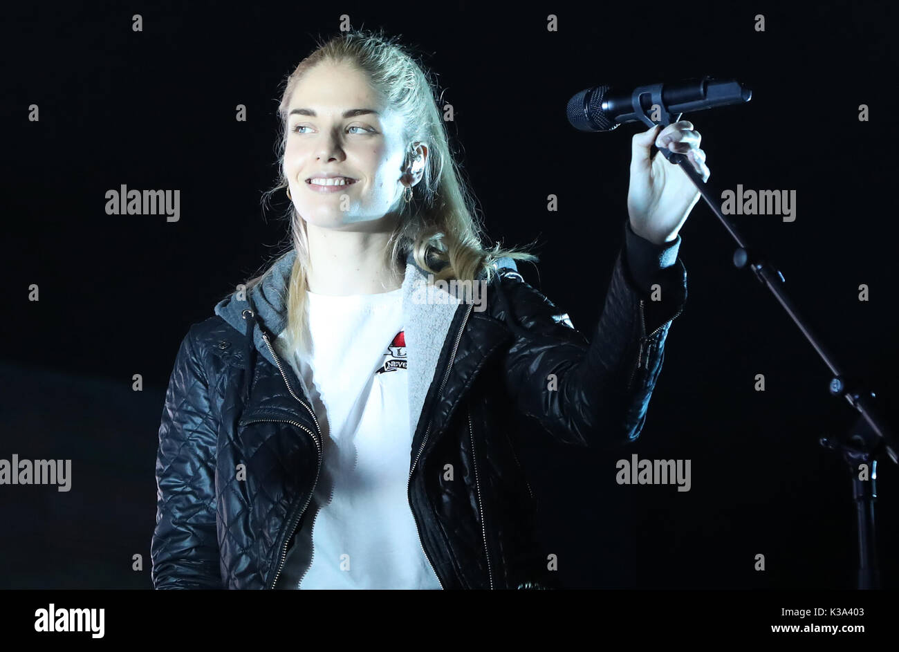 Hannah reid london grammar hi-res stock photography and images - Alamy