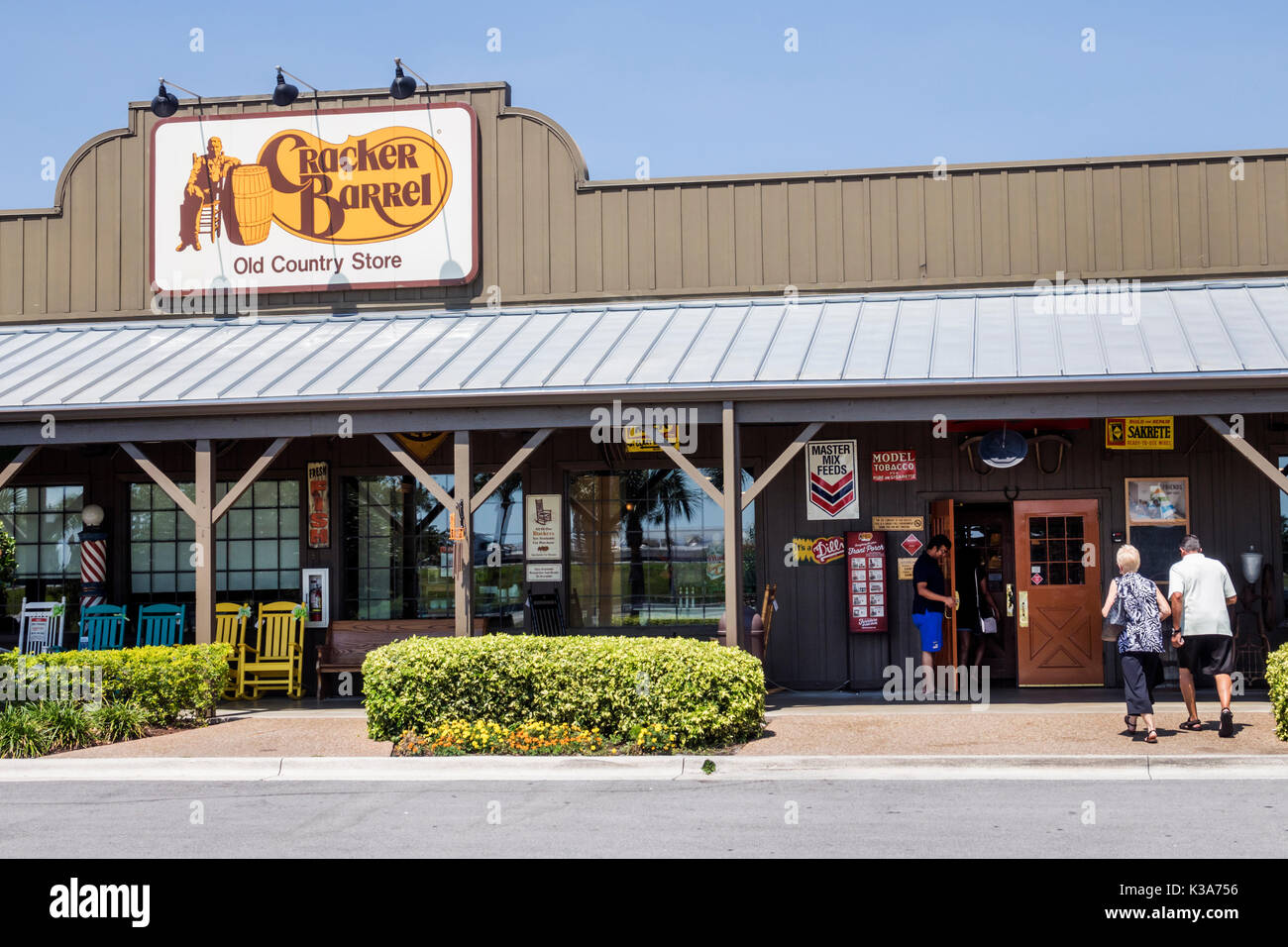Cracker Barrel Restaurants Stock Photos & Cracker Barrel Restaurants ...