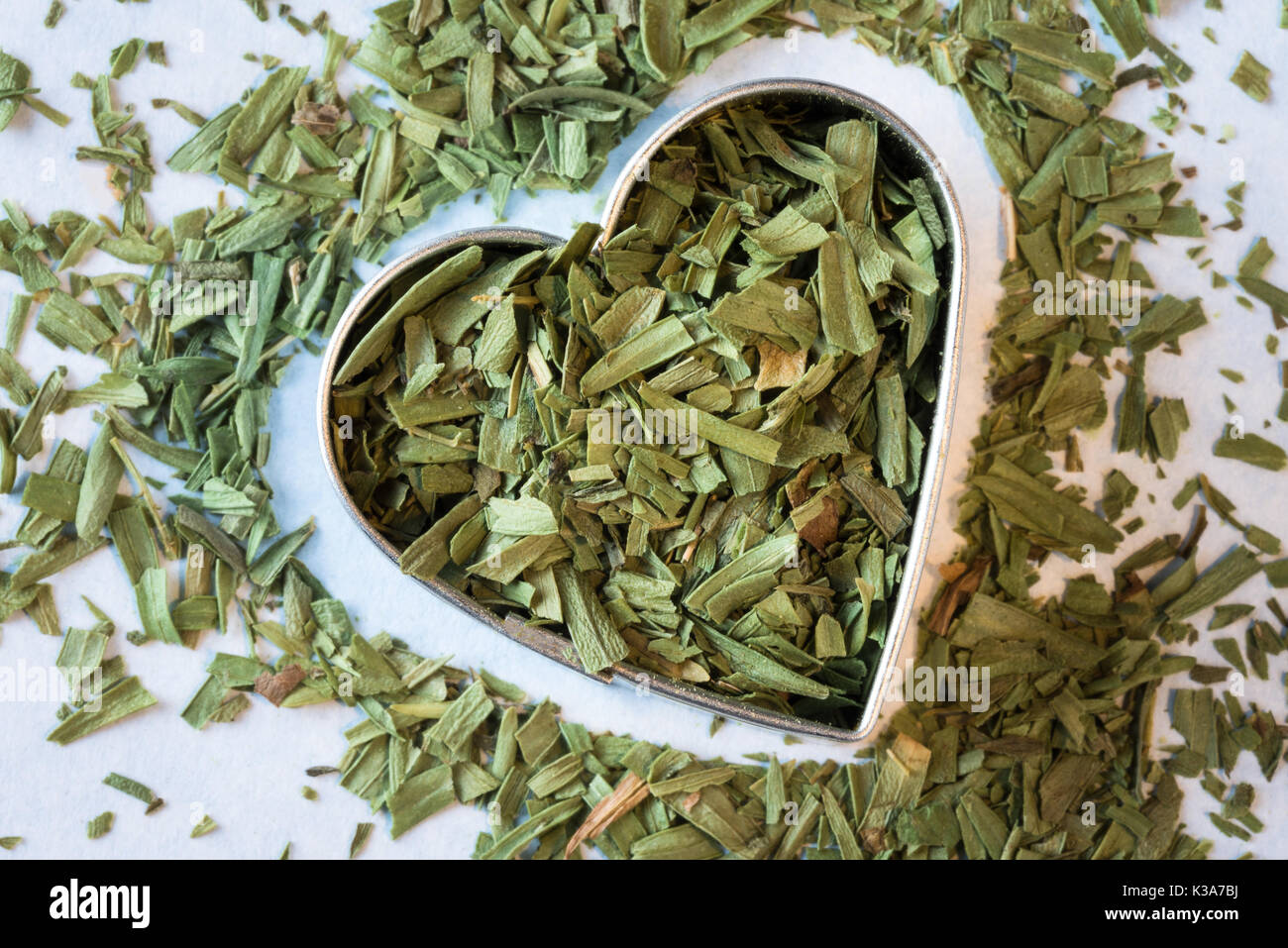 Tarragon plant up close hi-res stock photography and images - Alamy