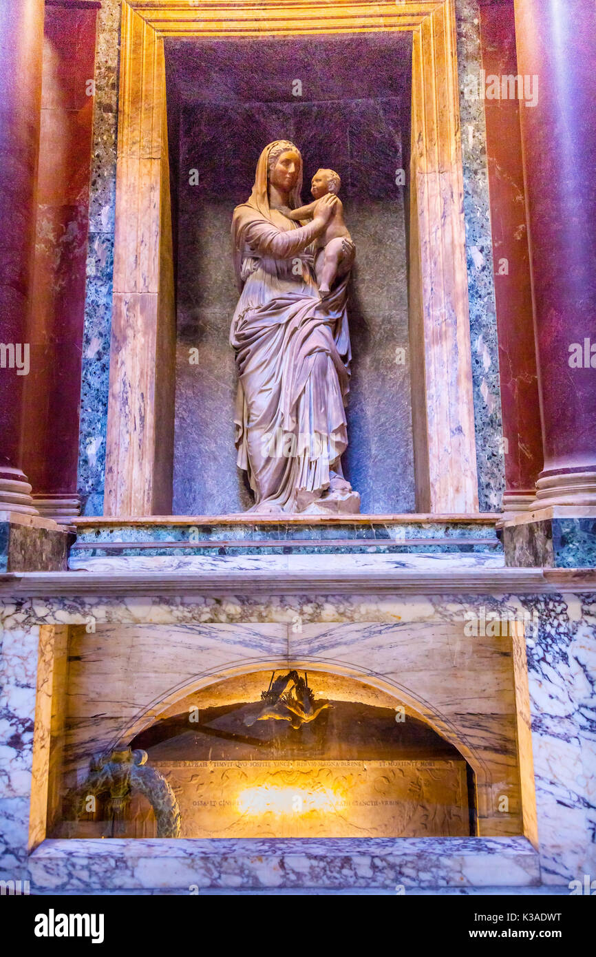 Raphael's Tomb Mary Jesus Statue Pantheon Rome Italy Rebuilt by Hadrian ...