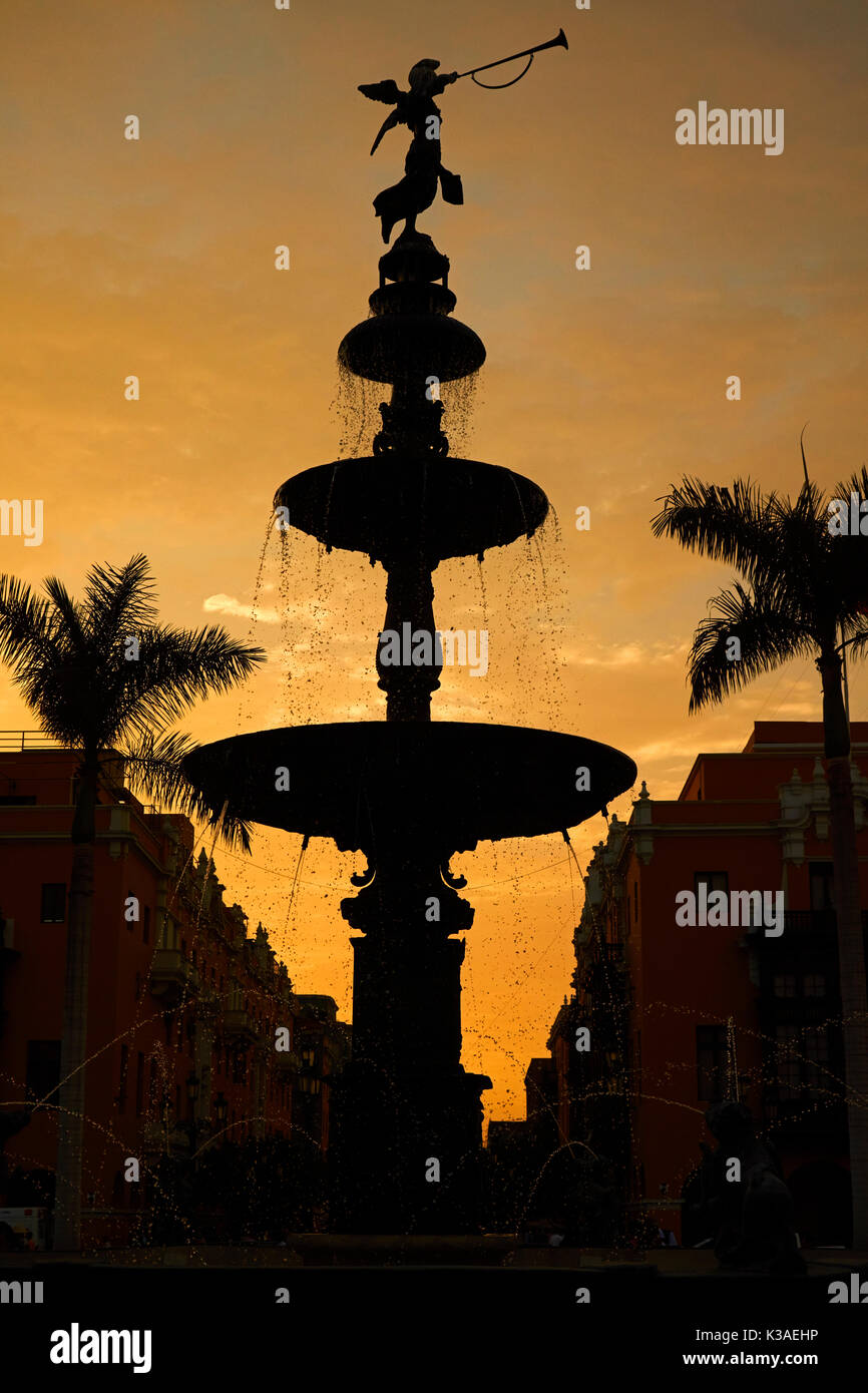 Sunset and historic bronze fountain (1650), Plaza Mayor, Historic ...