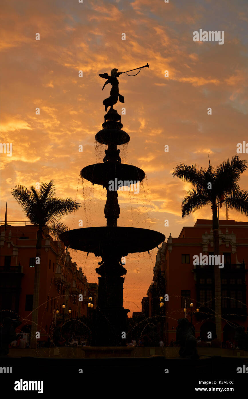 Sunset and historic bronze fountain (1650), Plaza Mayor, Historic ...