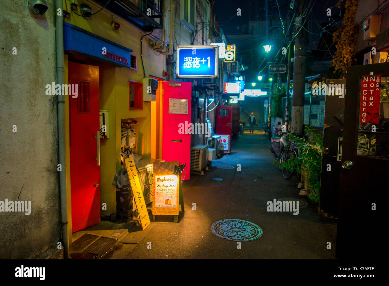 TOKYO, JAPAN JUNE 28 - 2017: Traditional back street bars in Shinjuku ...