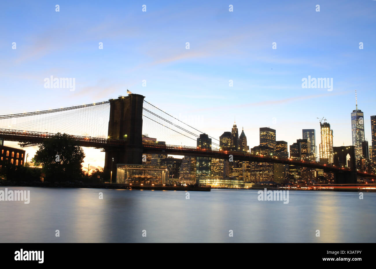 blur picture in dumbo view at new york between Manhattan bridge and ...