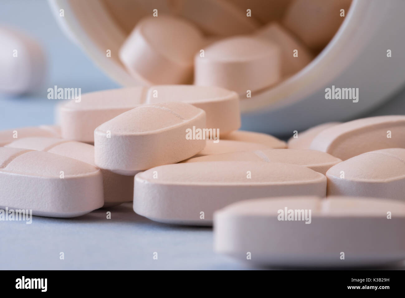 Daily tablets bottle hi-res stock photography and images - Alamy