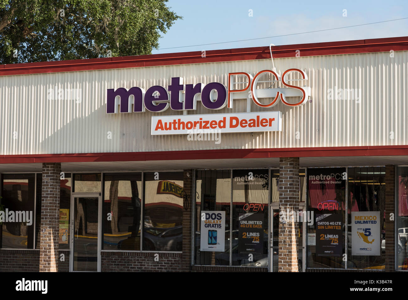 Metro PCS Leesburg, Florida USA Stock Photo - Alamy