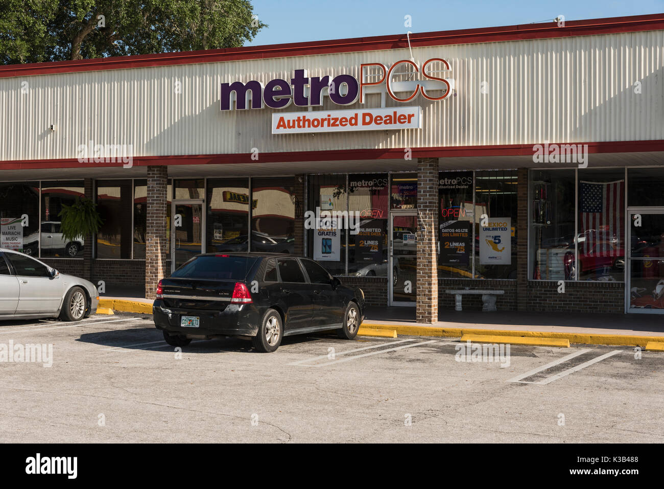 Metro pcs hi-res stock photography and images - Alamy