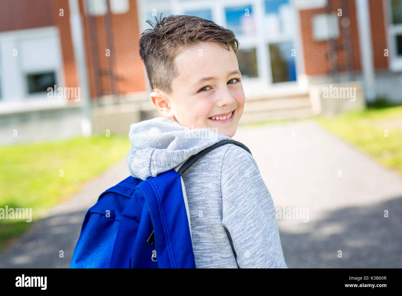 Student outside school hi-res stock photography and images - Alamy